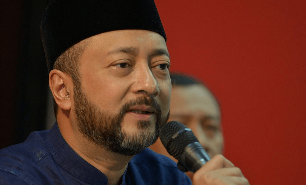 Mukhriz: A-G Role in Suit Against Agong a Conflict of Interest — The ...